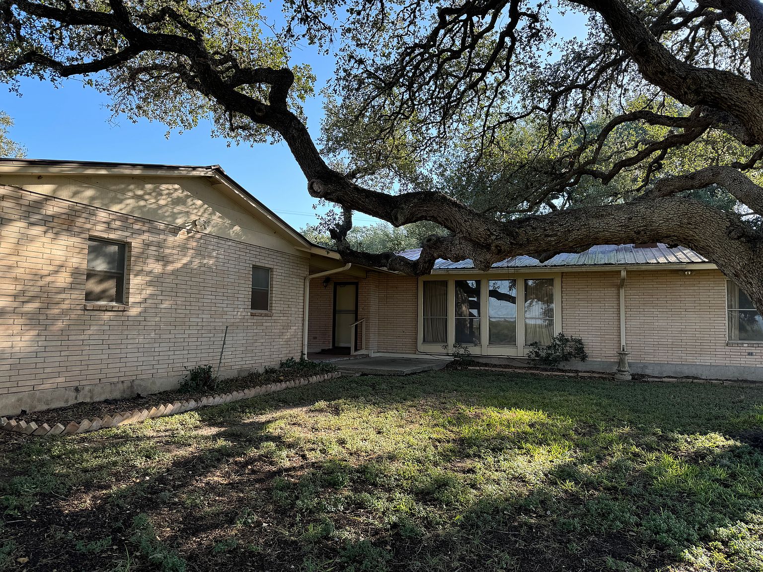 8769 State Highway 181, Tuleta, TX 78162 | Zillow