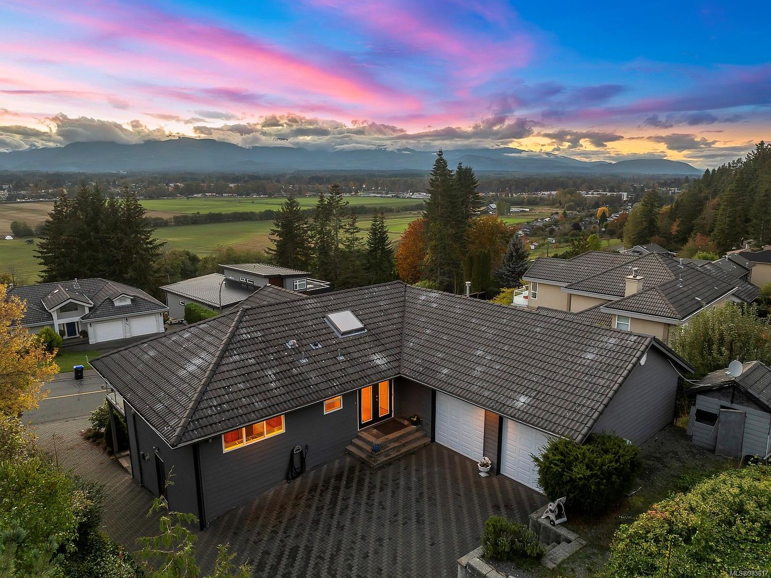 1426 Valley View Dr, Courtenay, BC V9N 8T3 | MLS #983617 | Zillow