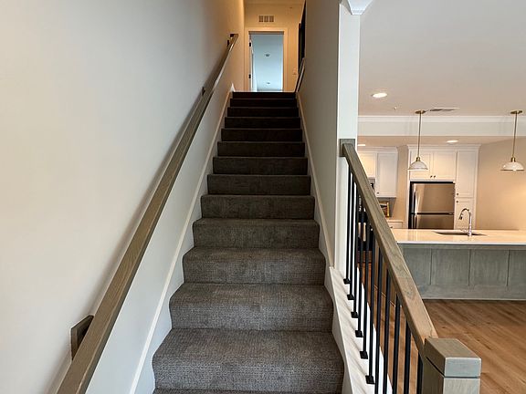 5423 W 58th Ter, Mission, KS 66205 | Zillow