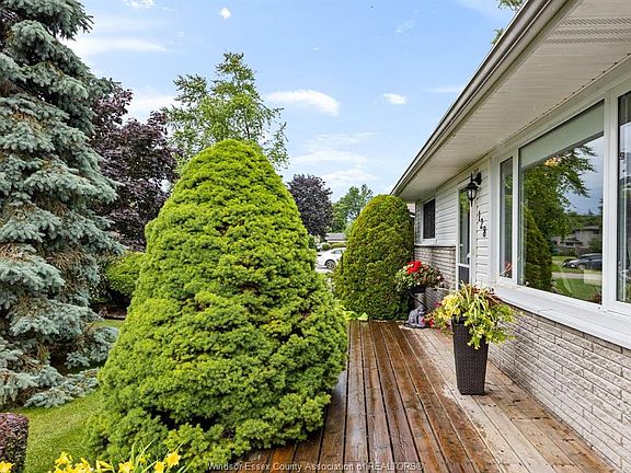 128 Hunter Ave, Amherstburg, ON N9V 1W2 | MLS #25017642 | Zillow