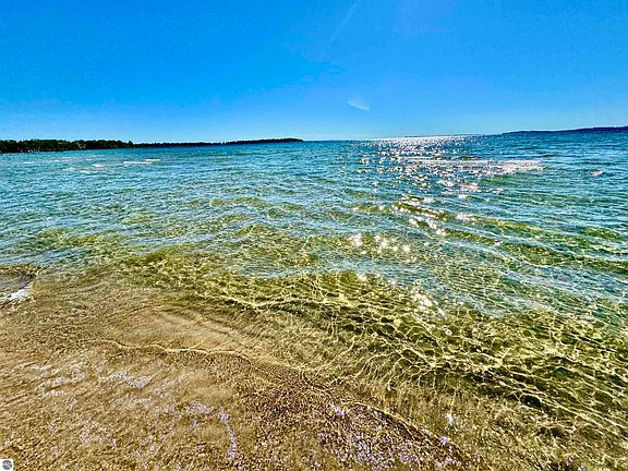 12517 N Northport Point Rd, Northport, MI 49670 | MLS #1932571 | Zillow