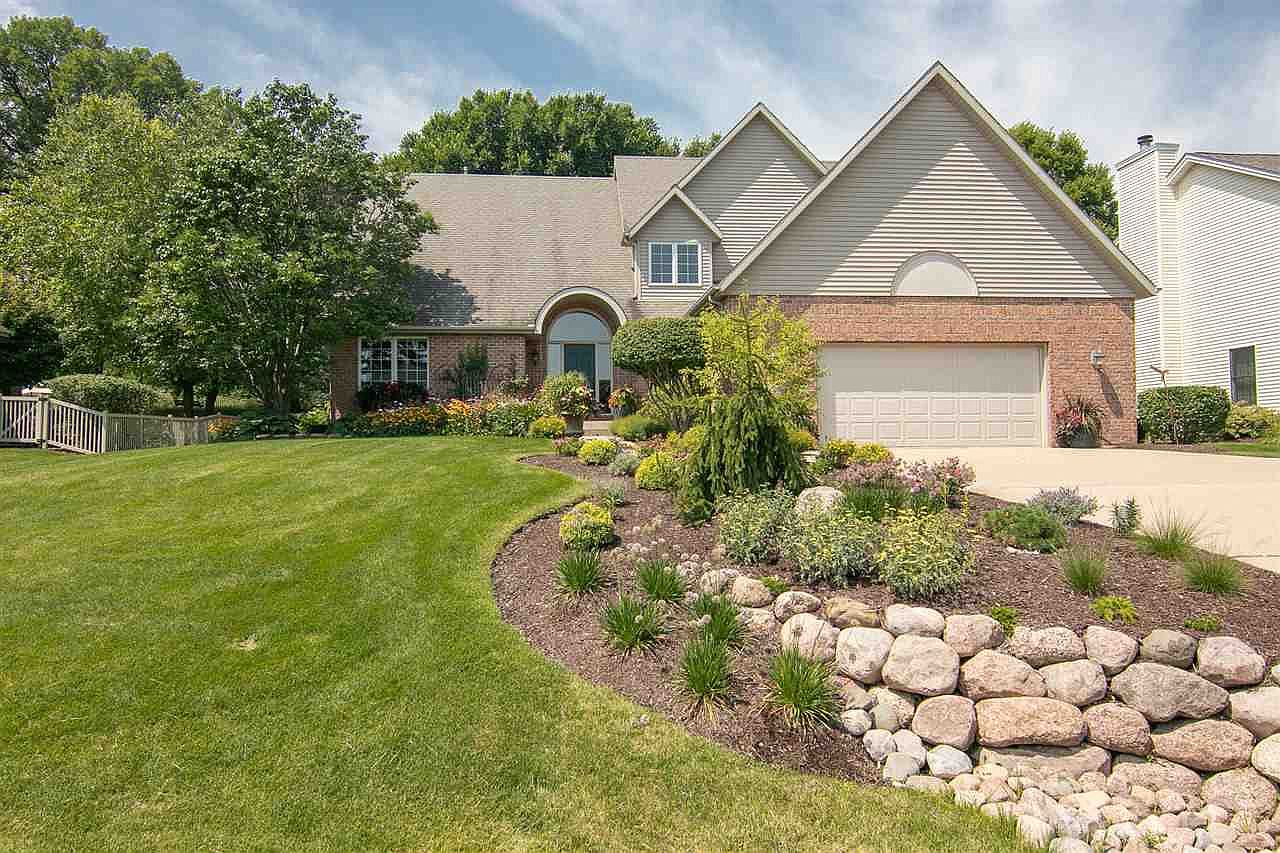 9296 Forest Ridge Dr, Roscoe, IL 61073 | Zillow