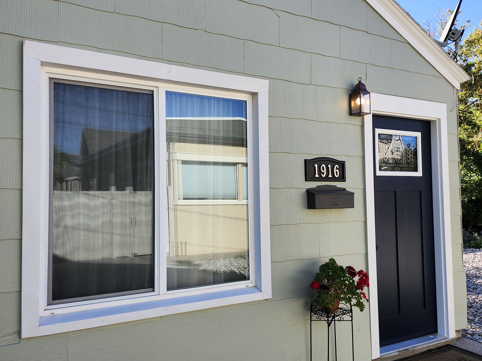 1916 Maxwell Ave, Cheyenne, WY 82001 | Zillow