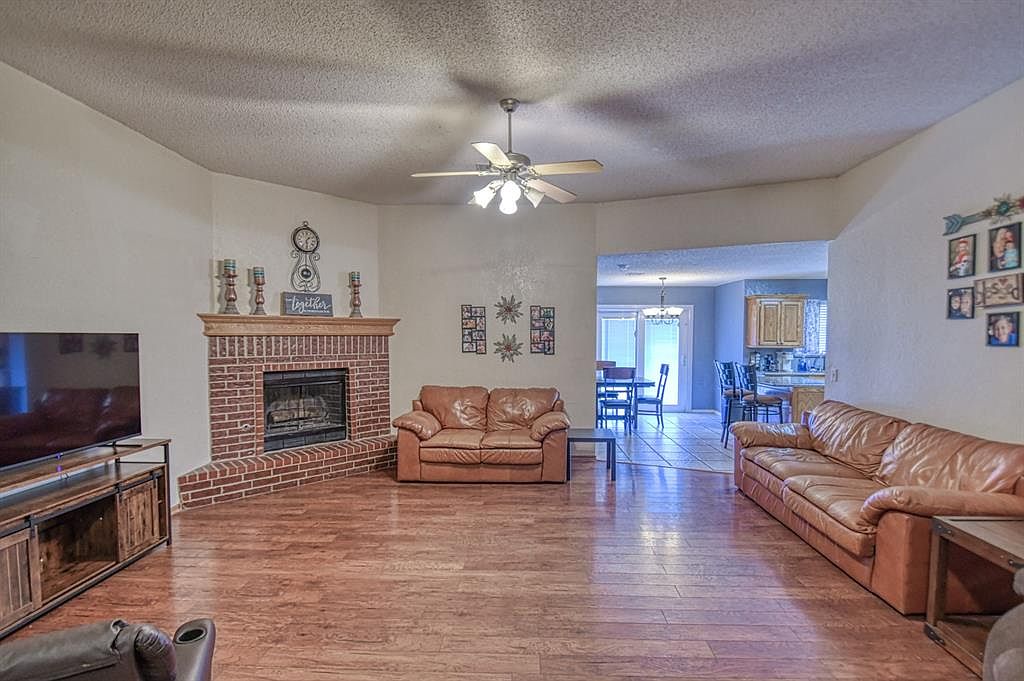 305 Amanda Dr, Yukon, OK 73099 | Zillow