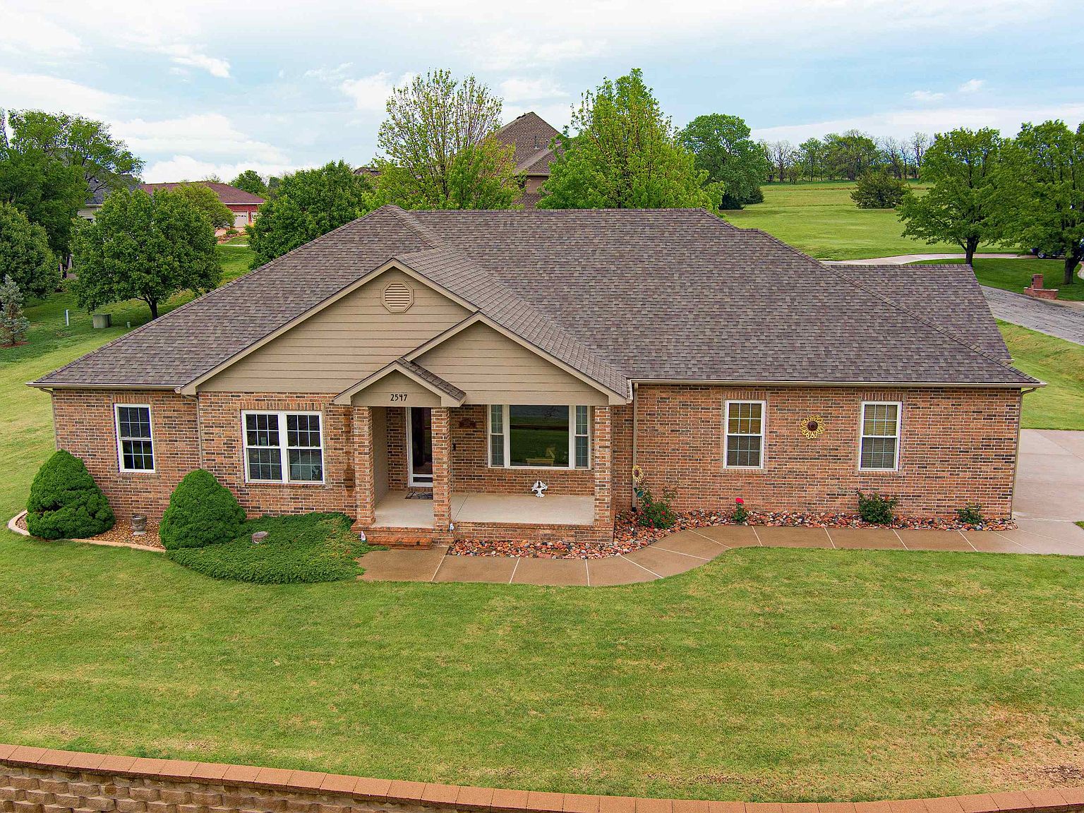 2547 Dundee Ln, Salina, KS 67401 | Zillow