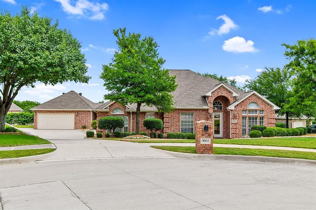 9004 Little Reata Trl, Benbrook, TX 76126 | Zillow