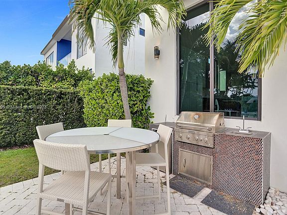 2040 NE 121st Rd, North Miami, FL 33181 | Zillow