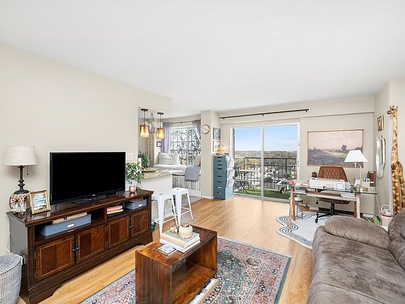 7141 N Kedzie Ave APT 1212, Chicago, IL 60645 | Zillow
