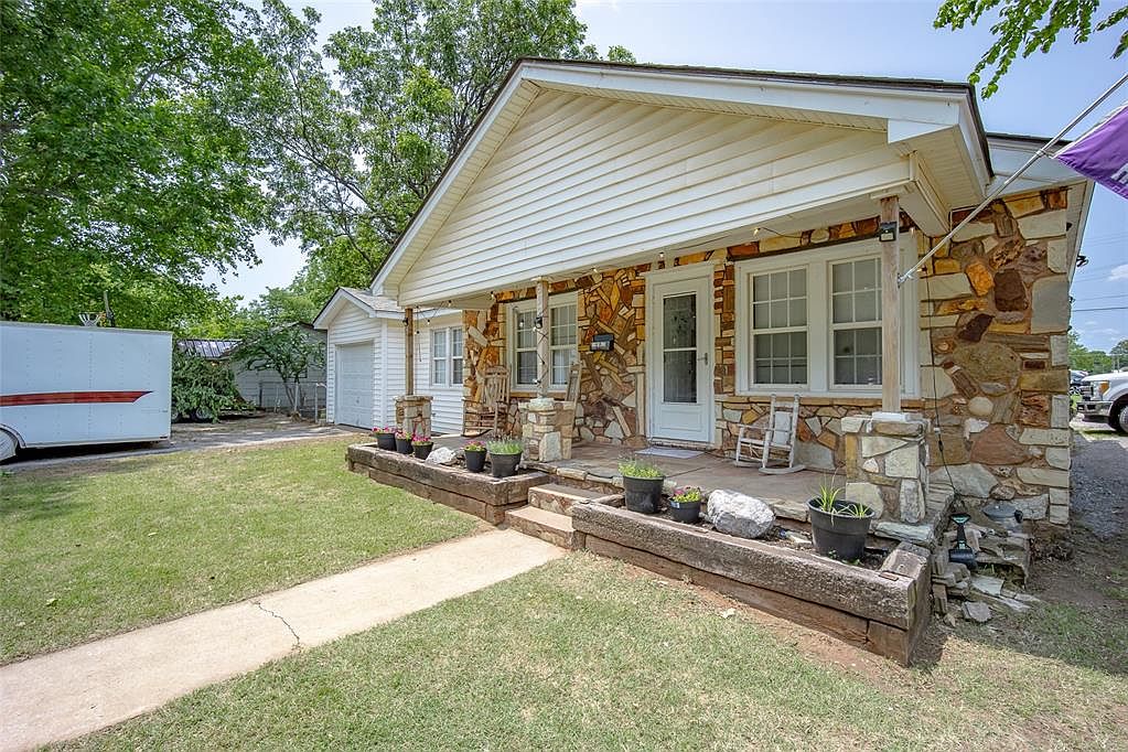 502 SE 2nd St, Lindsay, OK 73052 | Zillow