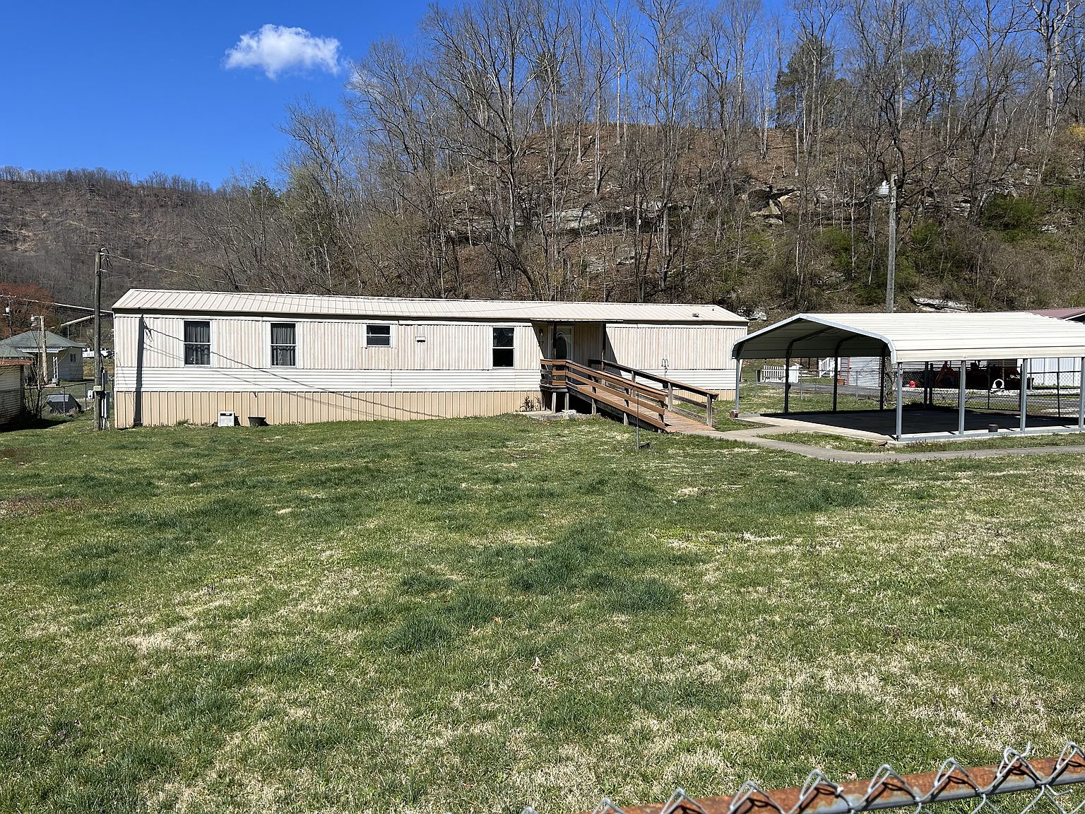 37 Smith Cemetery Rd, Sidney, KY 41564 | Zillow
