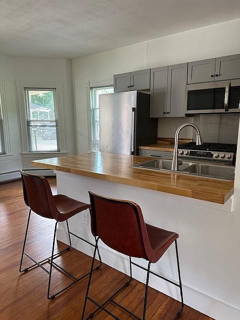 18 Rosseter St #A, Great Barrington, MA 01230 | Zillow