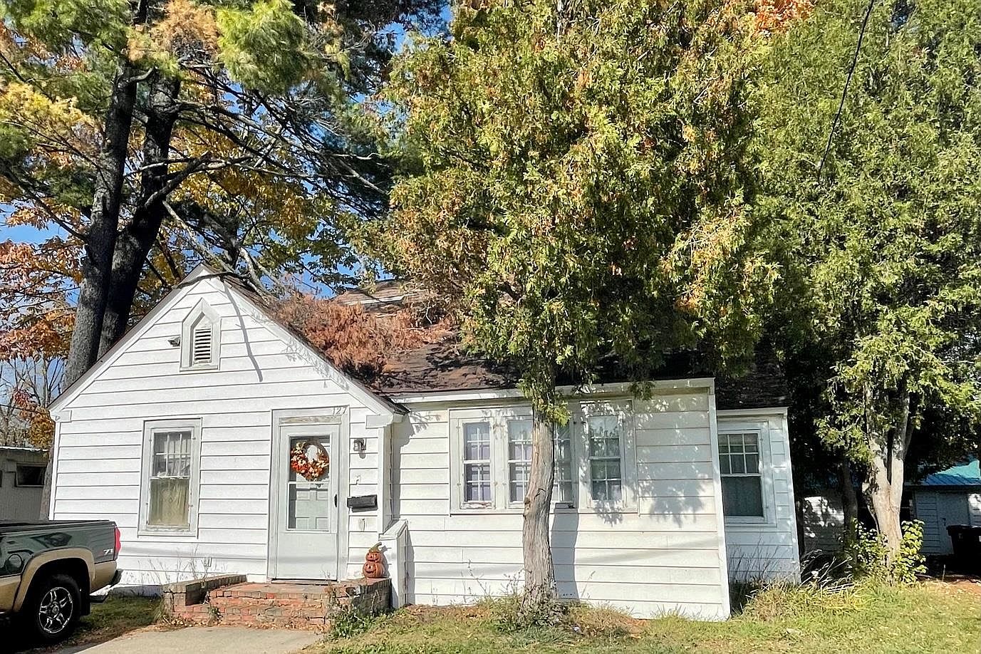 127 1/2 Maple St, Potsdam, NY 13676 | MLS #49112 | Zillow