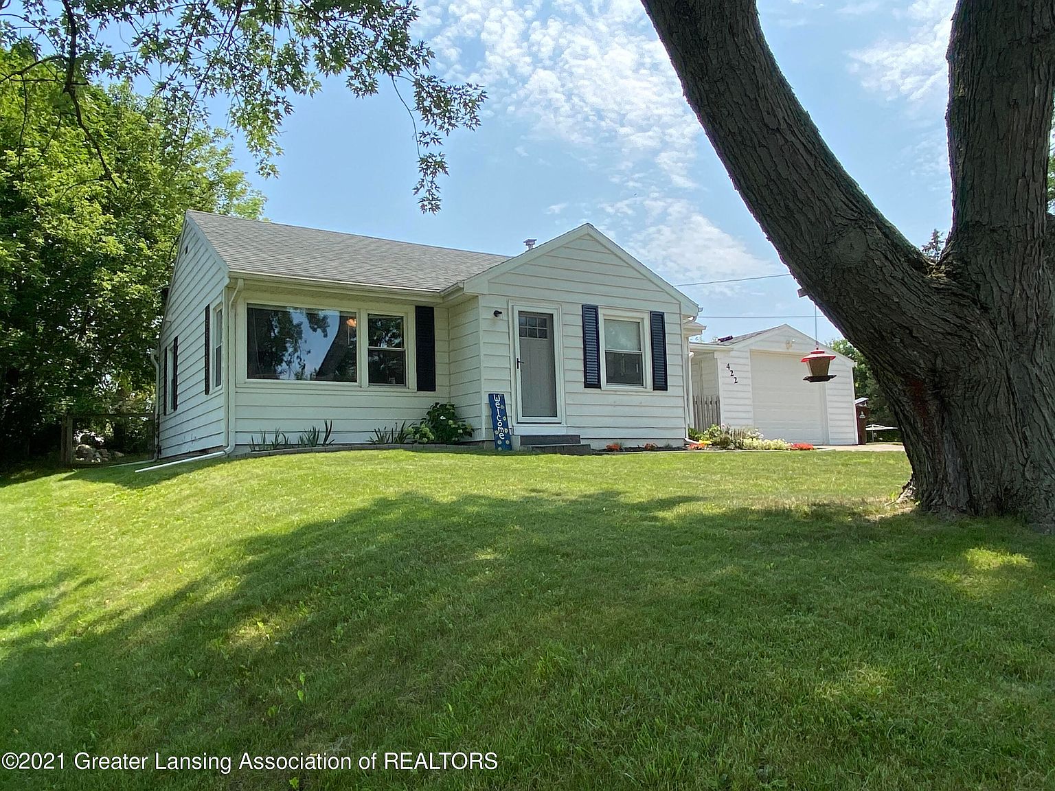 422 N Logan St, Dewitt, MI 48820 | Zillow