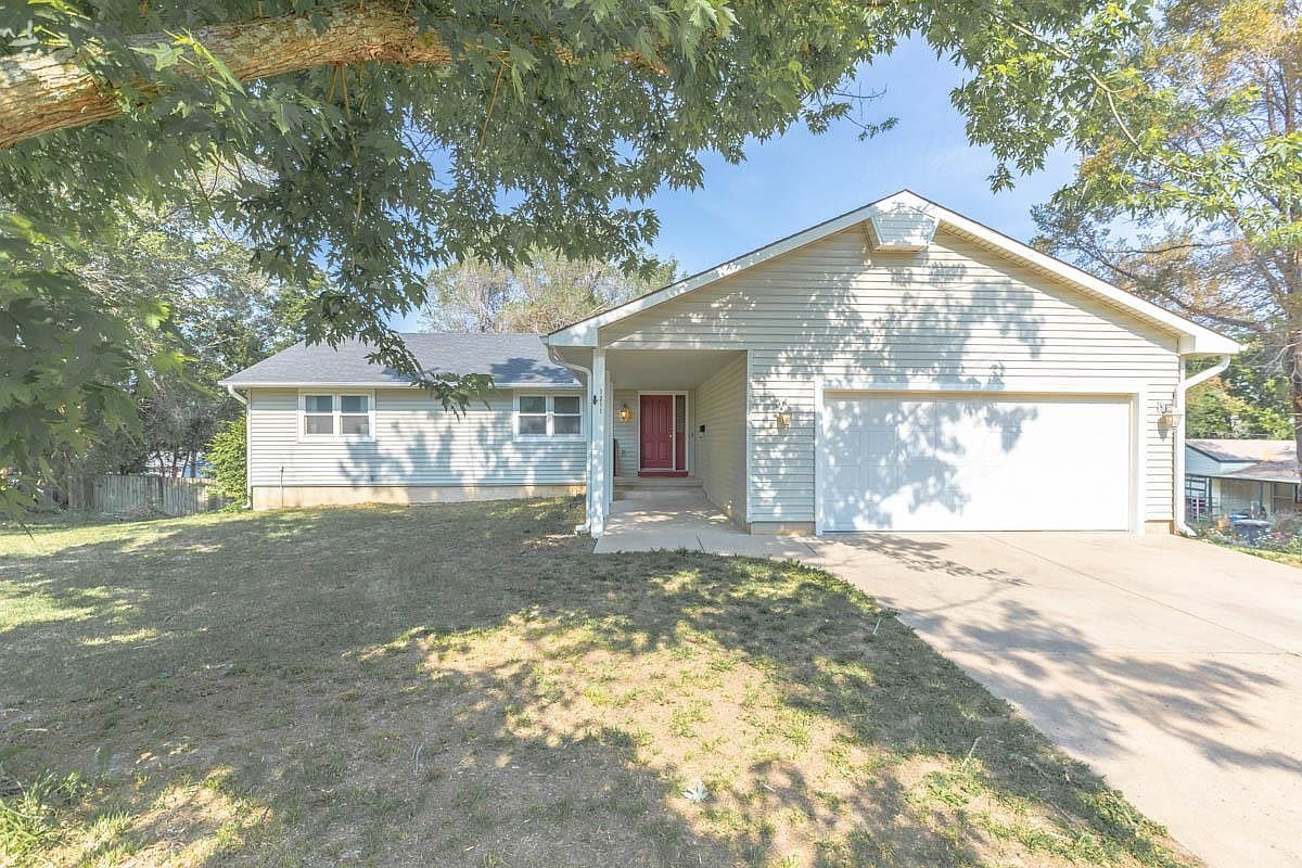 1211 Bobbie St, Augusta, KS 67010 | Zillow