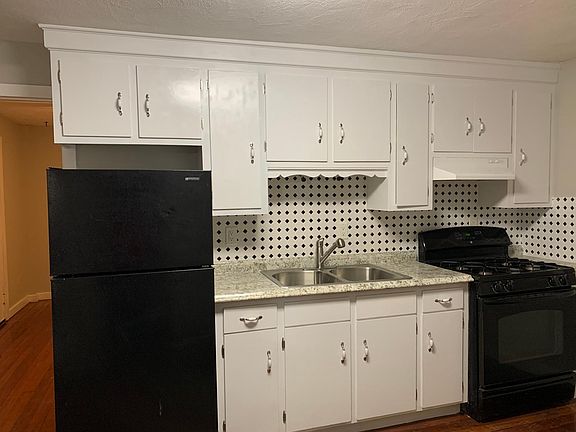 22 S Main St #1, Middleton, MA 01949 | Zillow