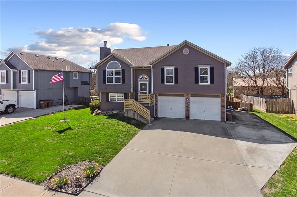 816 Canter St, Raymore, MO 64083 | Zillow