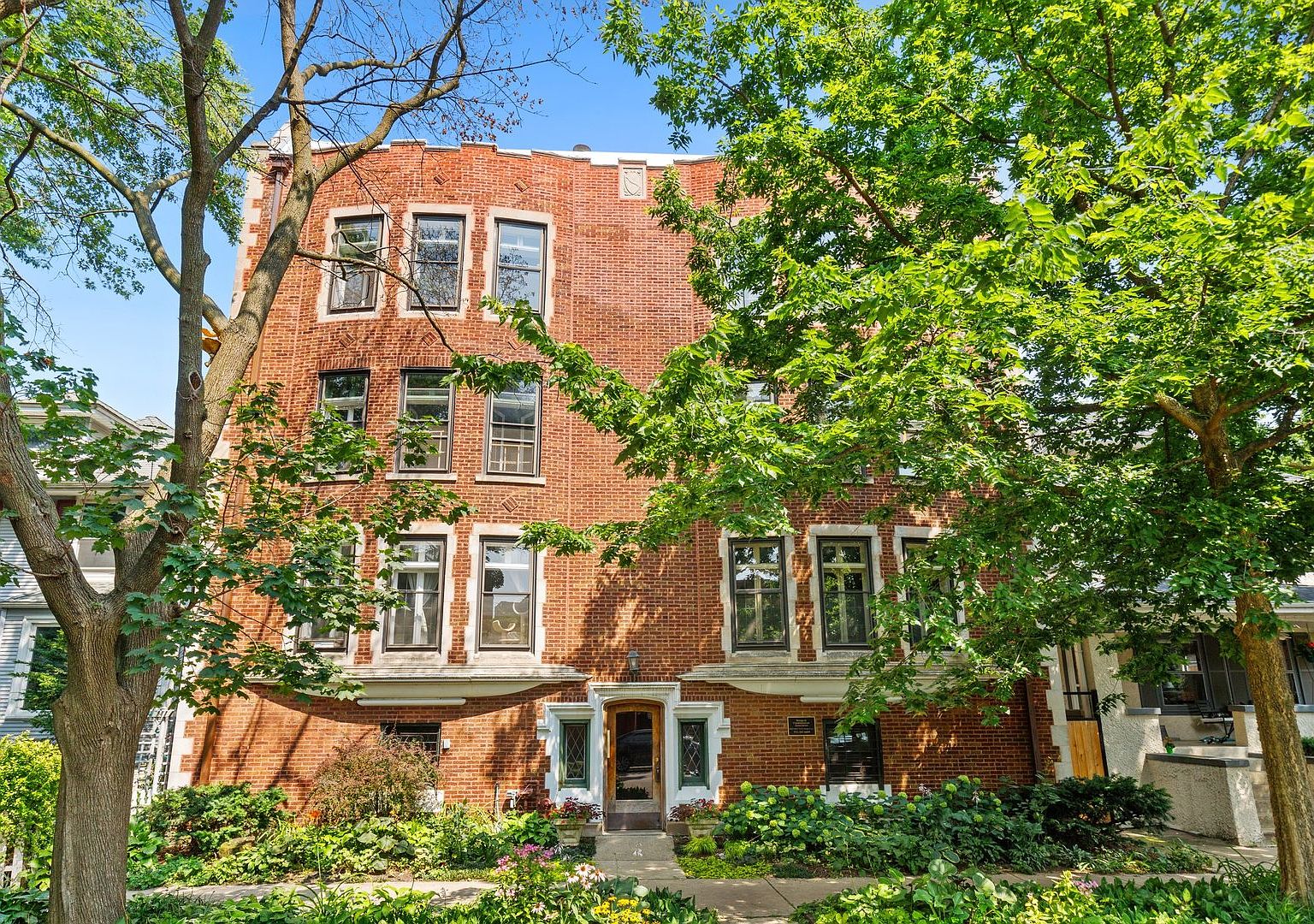 6607 N Newgard Ave APT 2S, Chicago, IL 60626 | Zillow