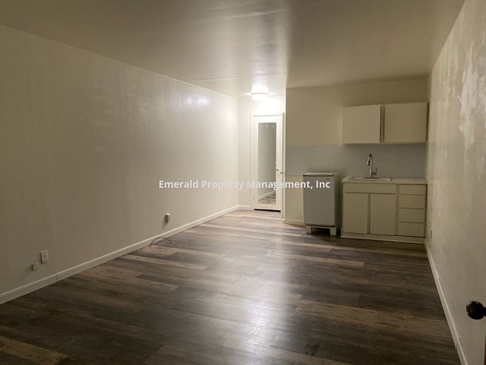 AGW04 - 1067 NE Stephens St Roseburg OR | Zillow