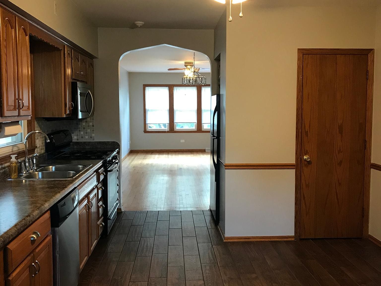 5647 N Austin Ave #1, Chicago, IL 60646 | Zillow