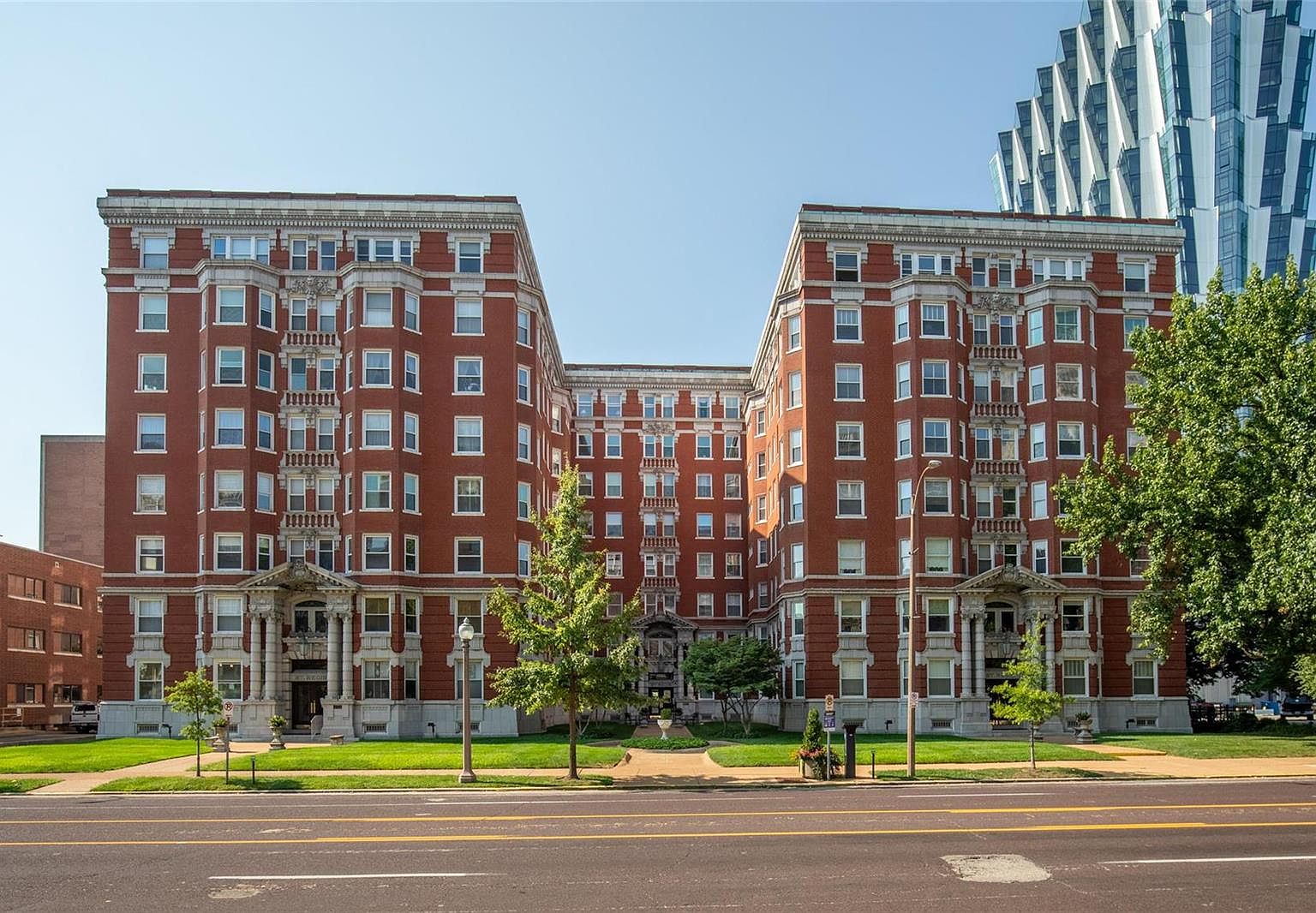 4954 Lindell Blvd APT 8W, Saint Louis, MO 63108 | MLS #24057540 | Zillow