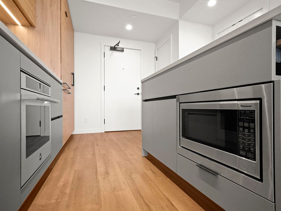 13428 105th Ave Surrey, BC, V3T1Z4 - Apartments for Rent | Zillow