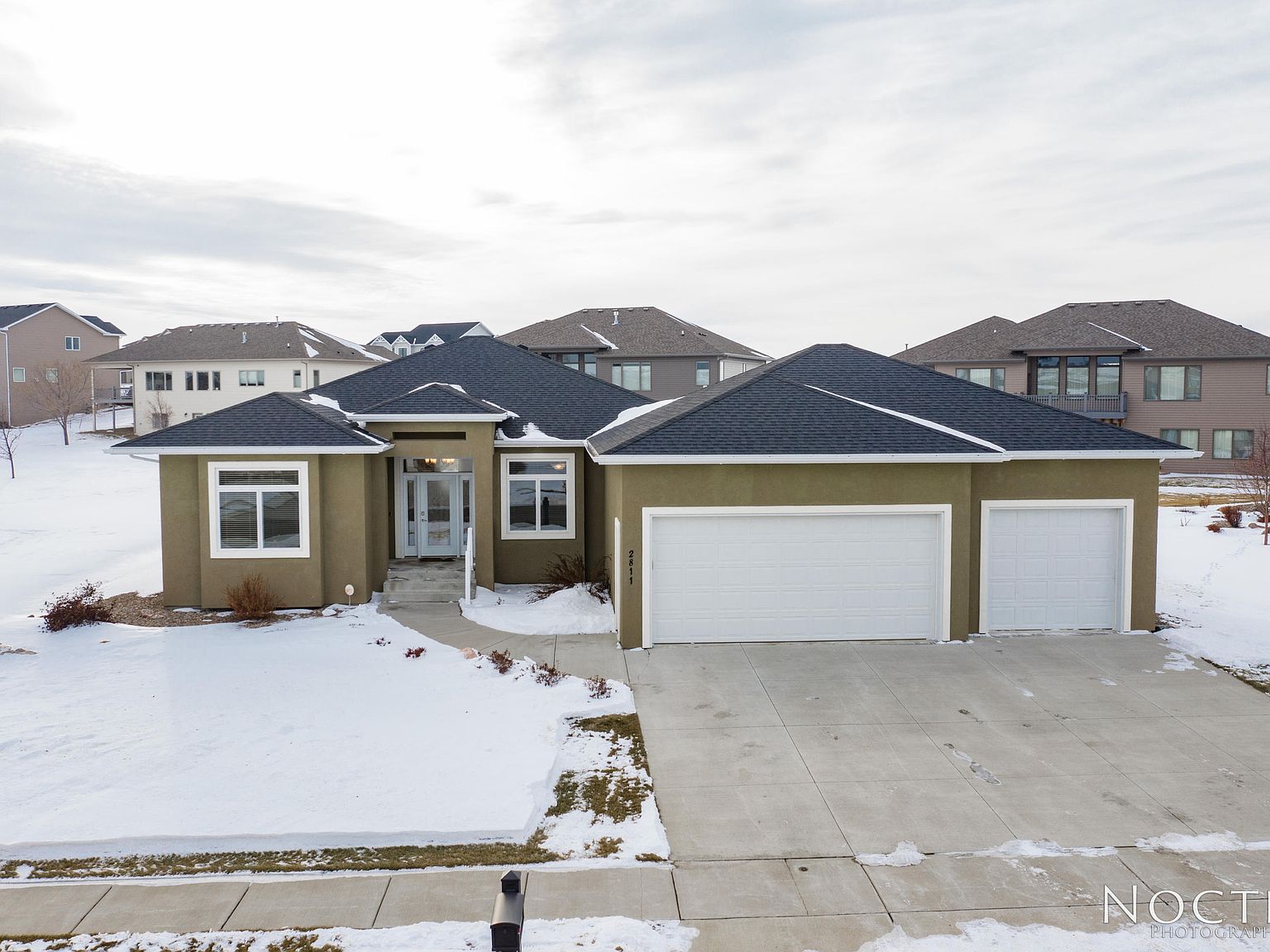 2811 Powder Ridge Dr, Bismarck, ND 58503 | Zillow