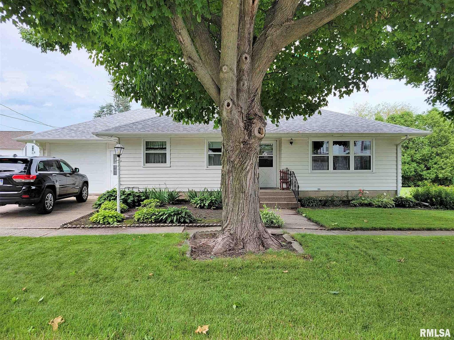 208 E Main St, Atkinson, IL 61235 | Zillow