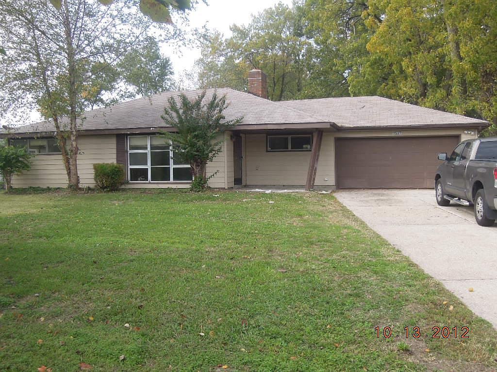 11537 Larimore Rd, Saint Louis, MO 63138 | Zillow