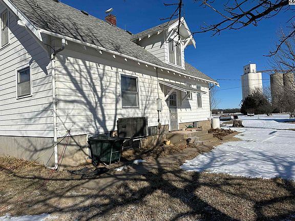 140 Saxman St, Sterling, KS 67579 | MLS #51928 | Zillow