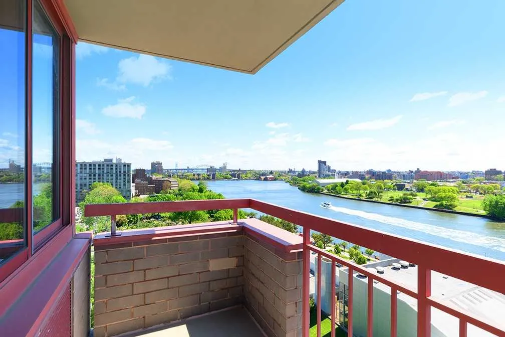 Manhattan Park at 10 River Road in Roosevelt Island : Sales, Rentals ...