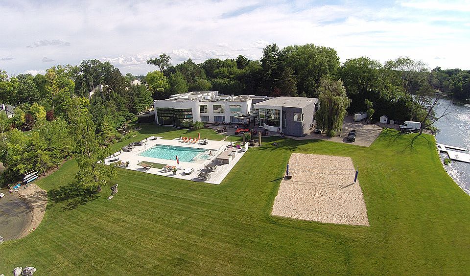 3320 Three Lakes Ln, Orchard Lake, MI 48324 | Zillow