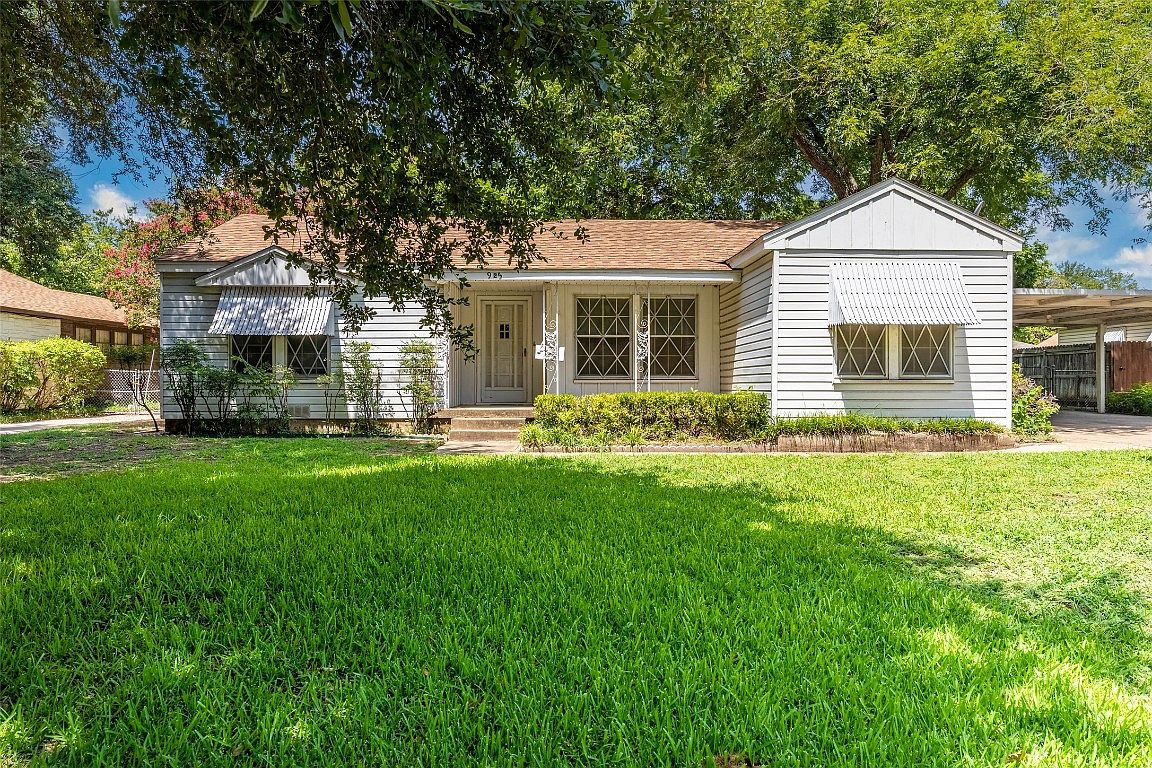 925 Keith Pumphrey Dr, River Oaks, TX 76114 | Zillow