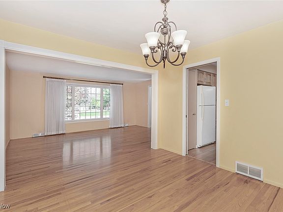 1050 Pinewood Cir, Lyndhurst, OH 44124 | Zillow