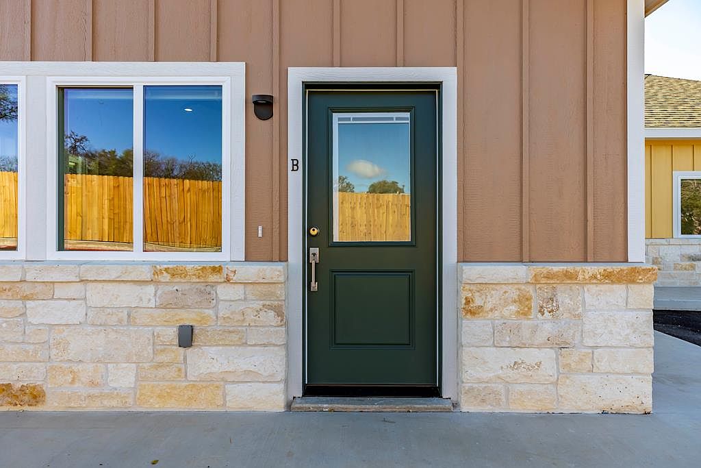 705B 5th St, Comfort, TX 78013 | Zillow