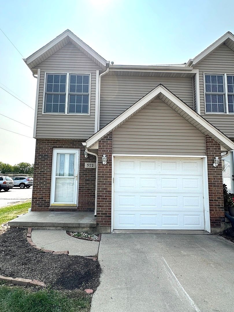 572 S Peace Rd, Sycamore, IL 60178 | Zillow