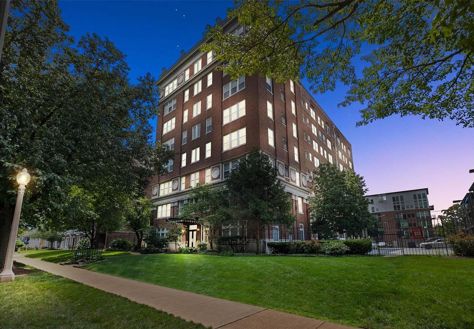 5330 Pershing Ave APT 303, Saint Louis, MO 63112 | Zillow