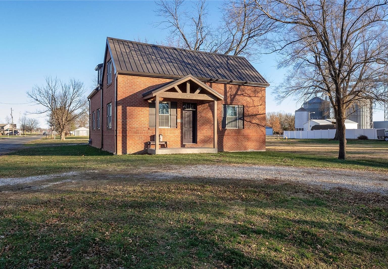 1056 Lincoln St, Saint Libory, IL 62282 | Zillow