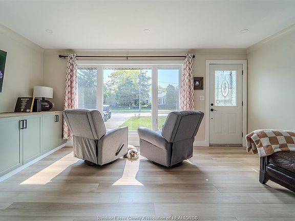 127 Brighton Rd, Tecumseh, ON N8N 2L2 | MLS #25014120 | Zillow