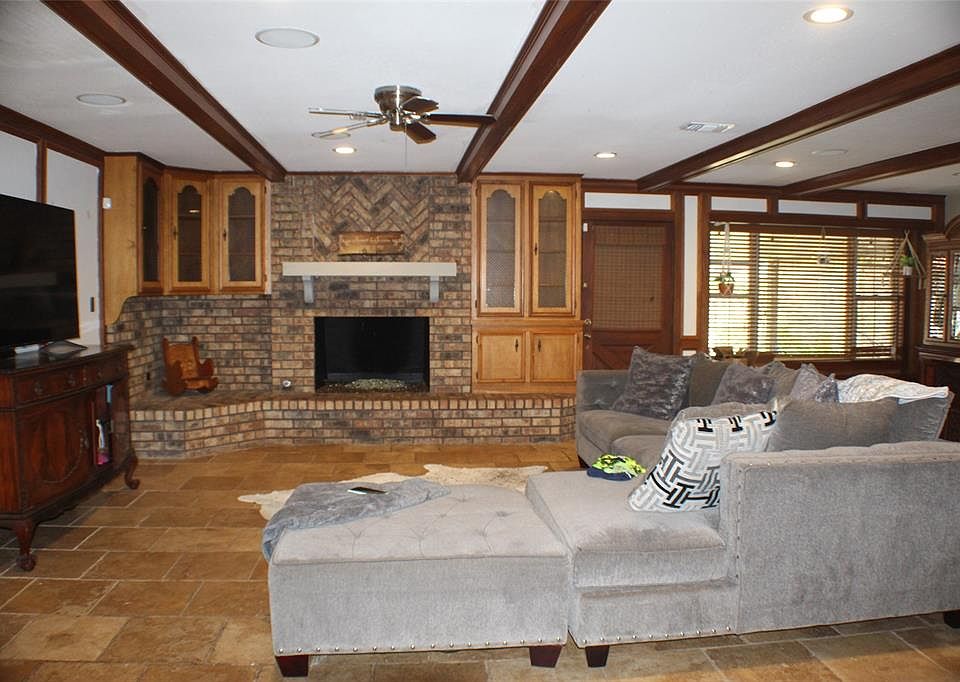 4 Shadow Ln, Bay City, TX 77414 | MLS #98625638 | Zillow