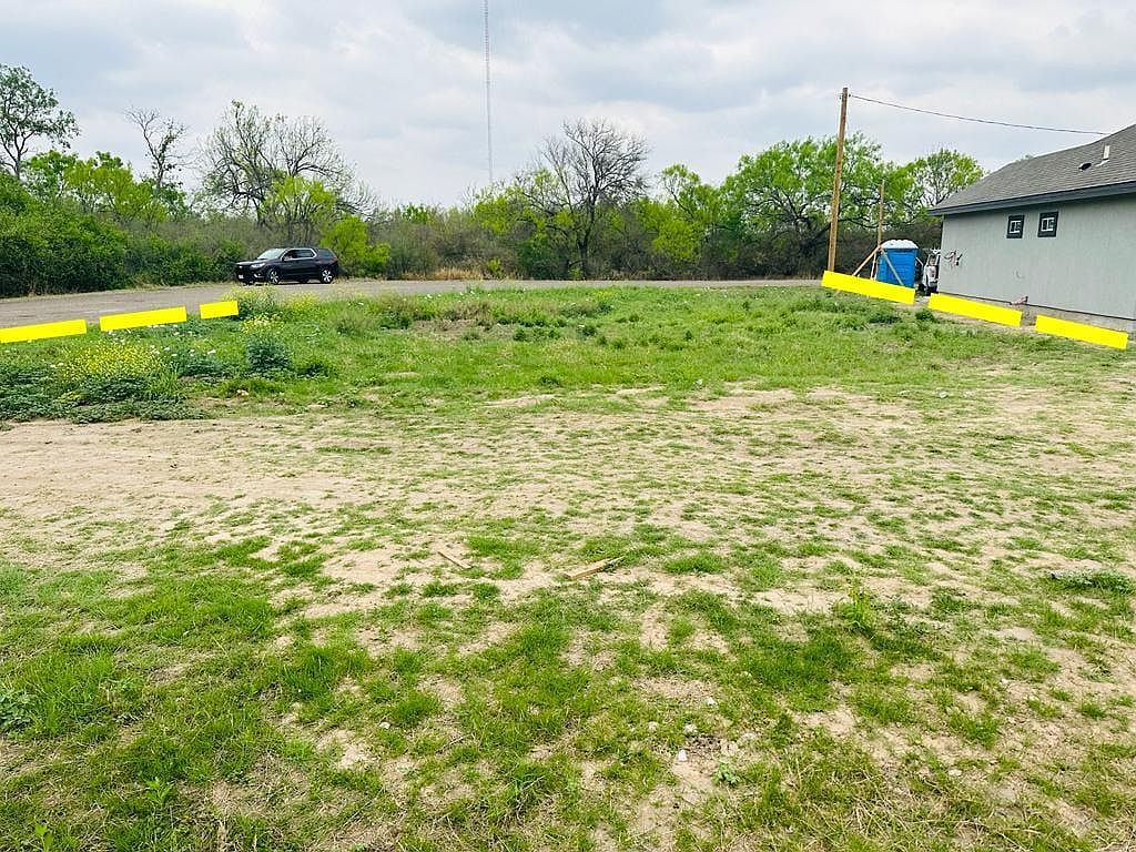 425 4th St, Quemado, TX 78877 | Zillow