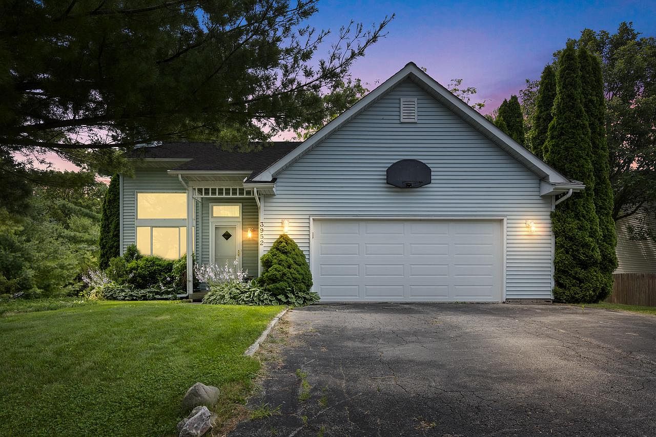 3952 Elaines WAY, Slinger, WI 53086 | Zillow