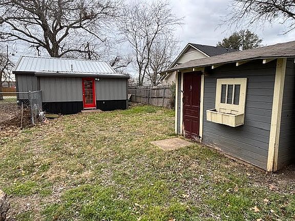105 & 103 N Oak St, Lorena, TX 76655 | Zillow