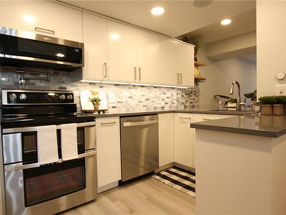 8 Foster Sq, Pittsburgh, PA 15212 | MLS #1637643 | Zillow
