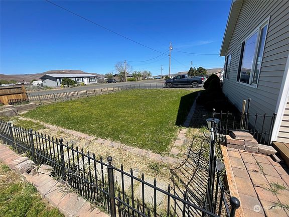 204 Poplar Street, Roosevelt, WA 99356 | MLS #2236348 | Zillow