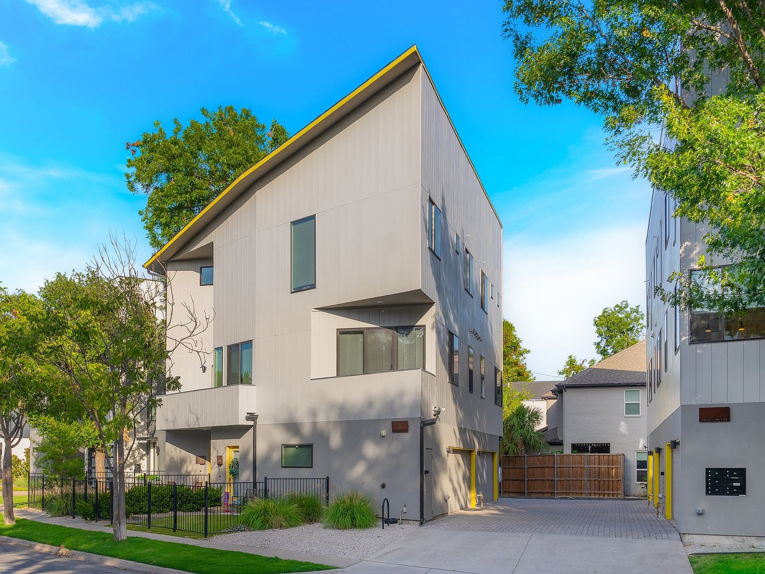 4608 Coles Manor Pl #202, Dallas, TX 75204 | MLS #21018912 | Zillow