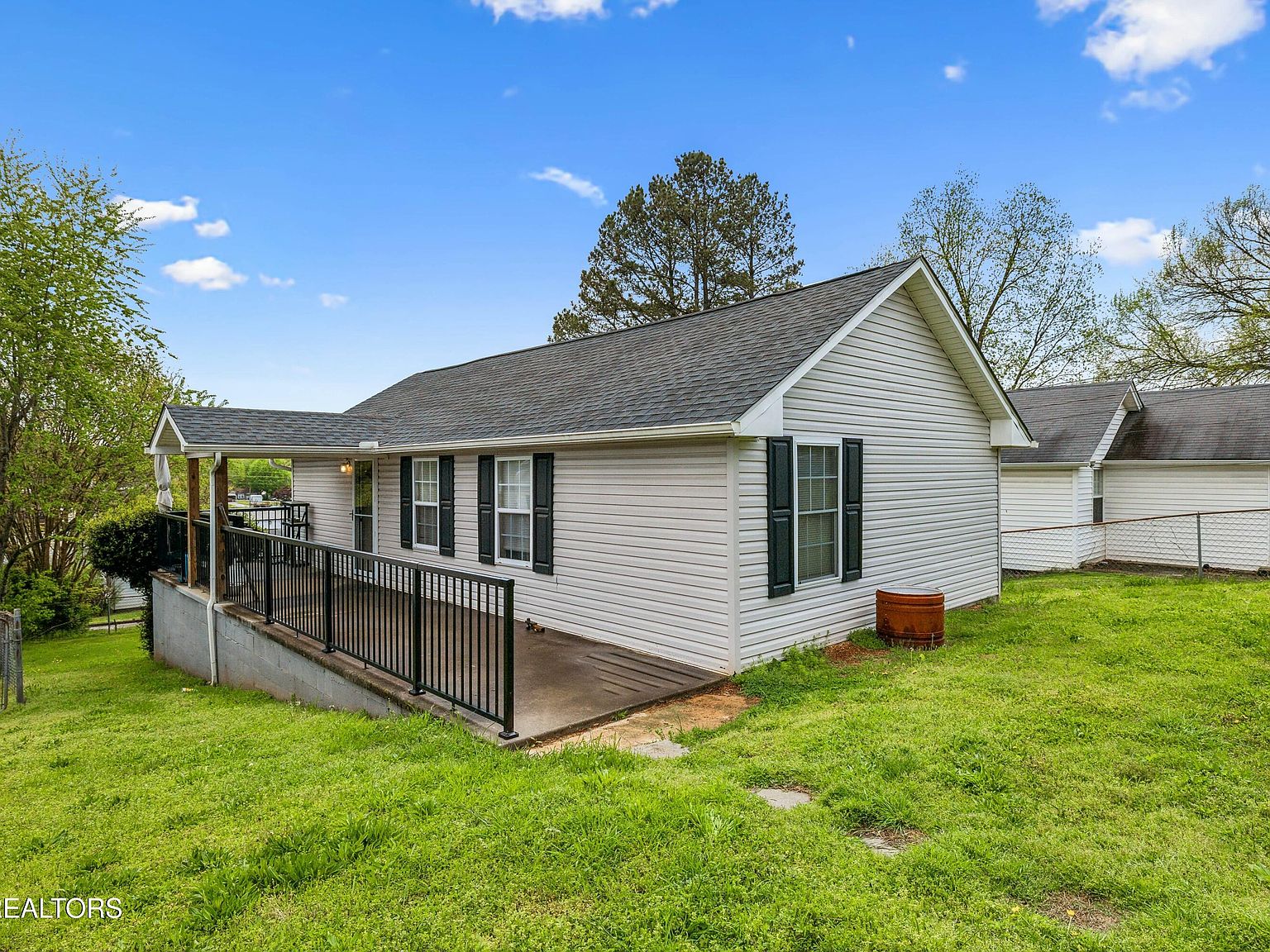 1011 E 1st Ave, Lenoir City, TN 37771 | Zillow