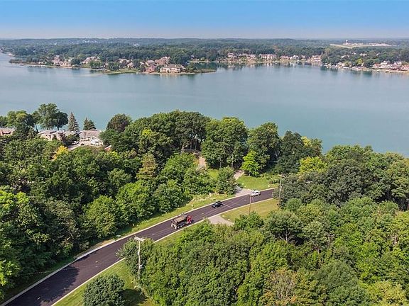 3397 W Silver Lake Rd, Fenton, MI 48430 | MLS #2210063539 | Zillow