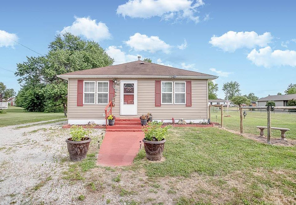 108 N Sawyer St, Wilsonville, IL 62093 | Zillow
