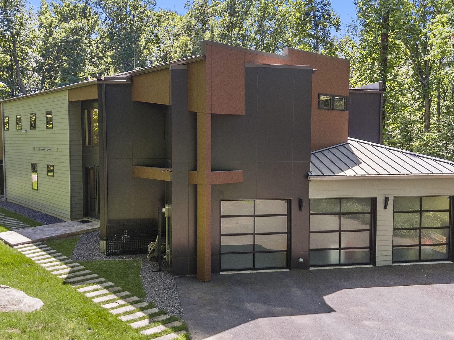 8 Garrett Ln, Princeton, NJ 08540 | MLS #NJME2043972 | Zillow