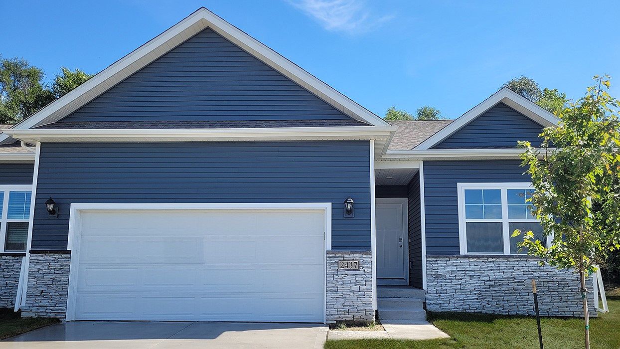 2528 Brook View Dr, Des Moines, IA 50317 | Zillow